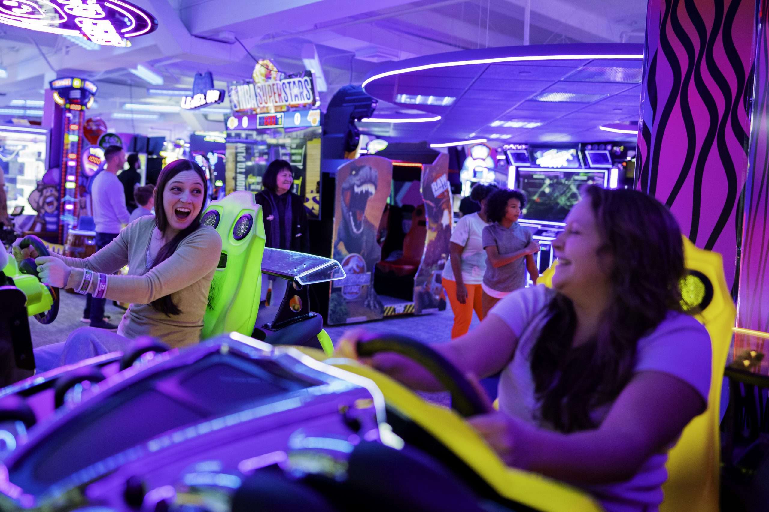 ClawCADE: Exciting Arcade Games and Claw Machine Fun Awaits!